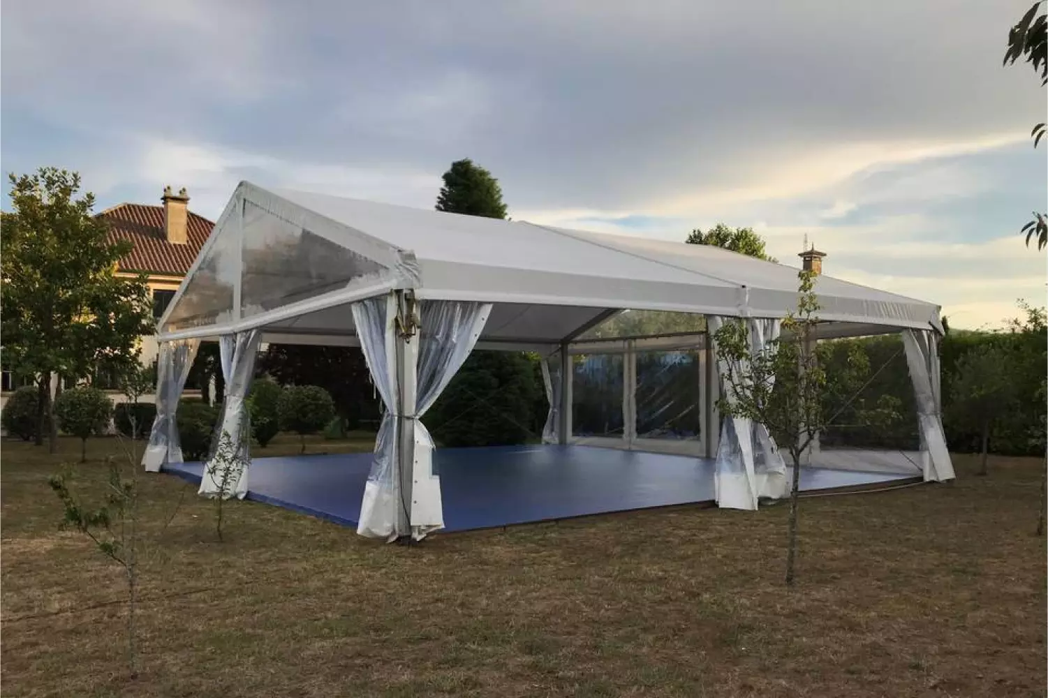 ¿Qué Tela se Usa para Toldos de Eventos? - Toldo Perú
